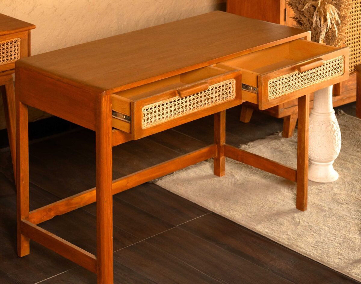 Elaro Side Table – Renome